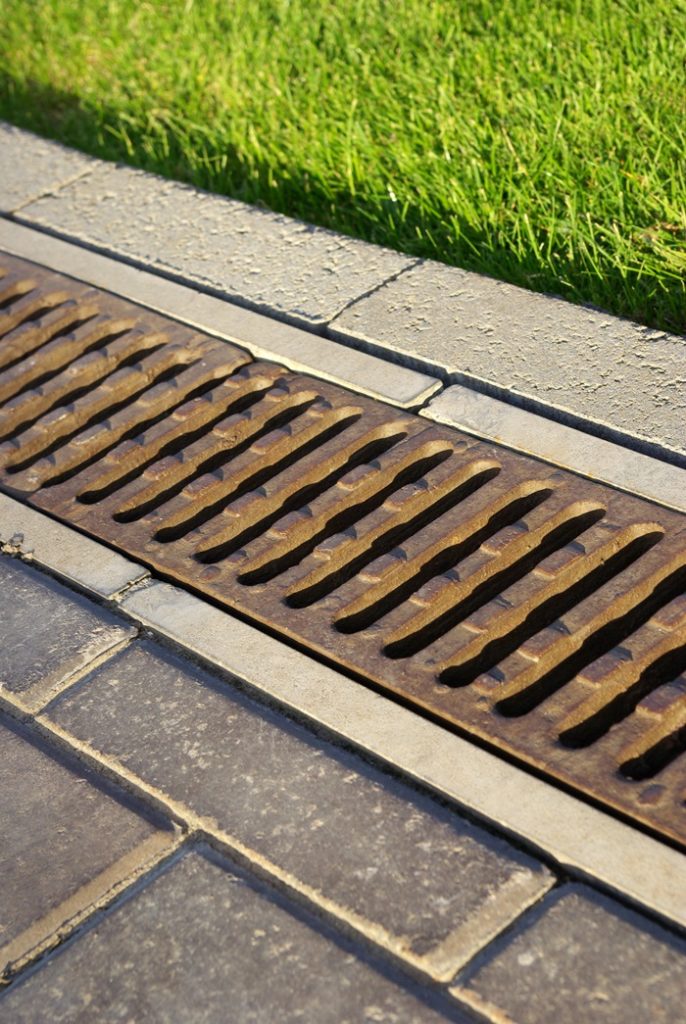 Rigola, utilă în orice curte, grădină sau spațiu deschis. Cum se ...